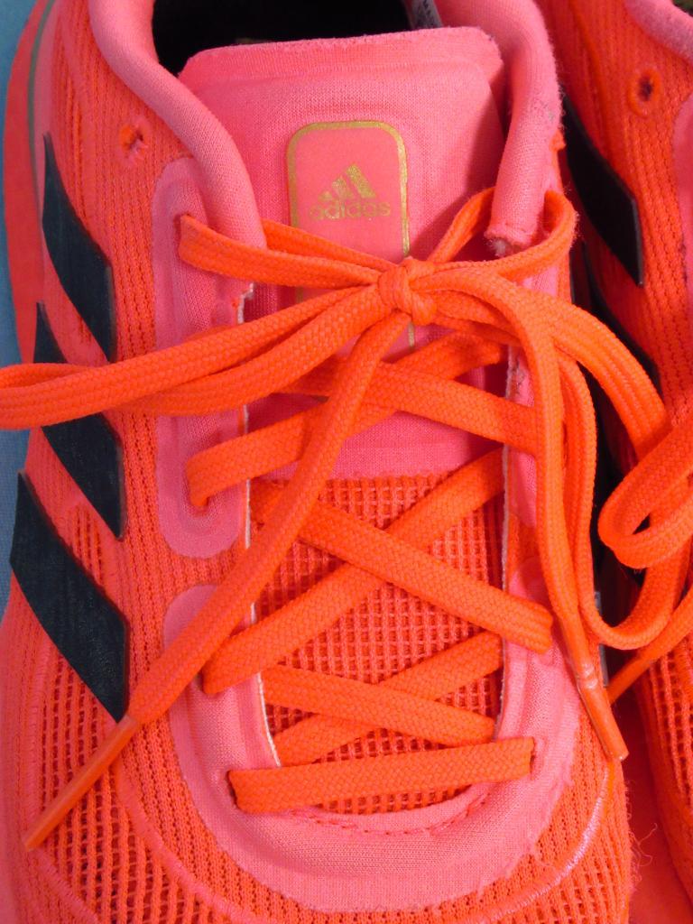 adidas くつ 22.0cm ひよこHOUSE｜adidasの子供服の古着通販 - ミラクルボックス