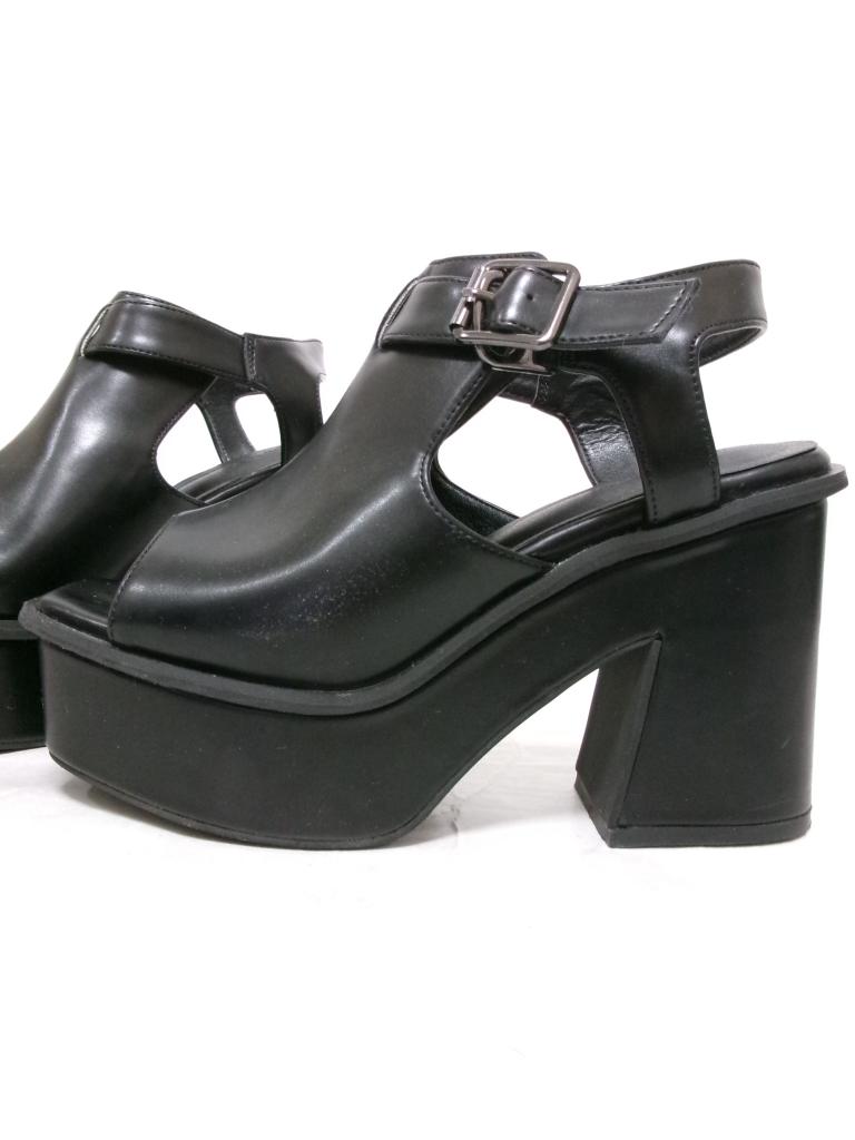 AZUL BY MOUSSY サンダル・ミュール 24.5cm ジュリア名古屋店｜AZUL BY MOUSSYのレディース（婦人服）の古着通販 - ミラクルボックス