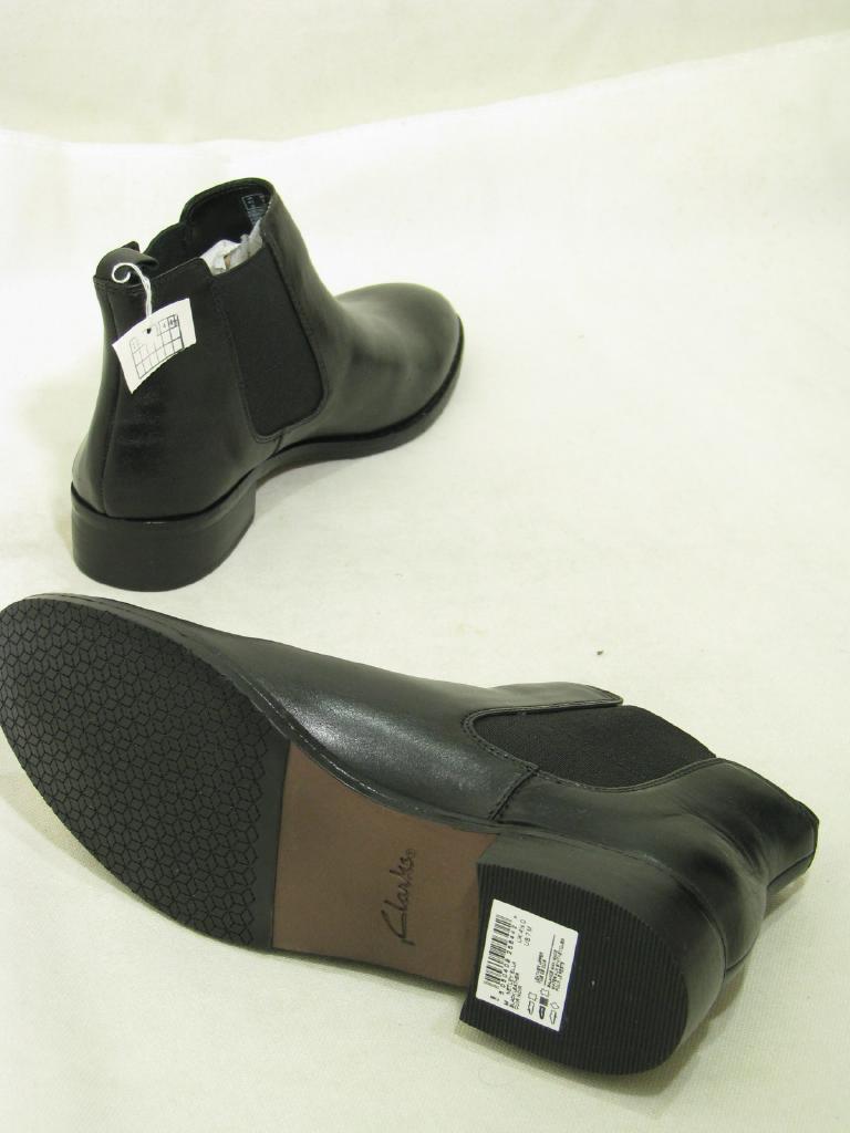 Clarks (靴） ブーツ その他 イエローパンダ｜Clarks (靴）のレディース（婦人服）の古着通販 - ミラクルボックス